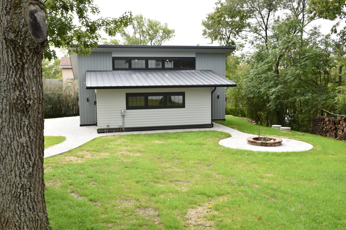 Modern Garage - PEA Builders