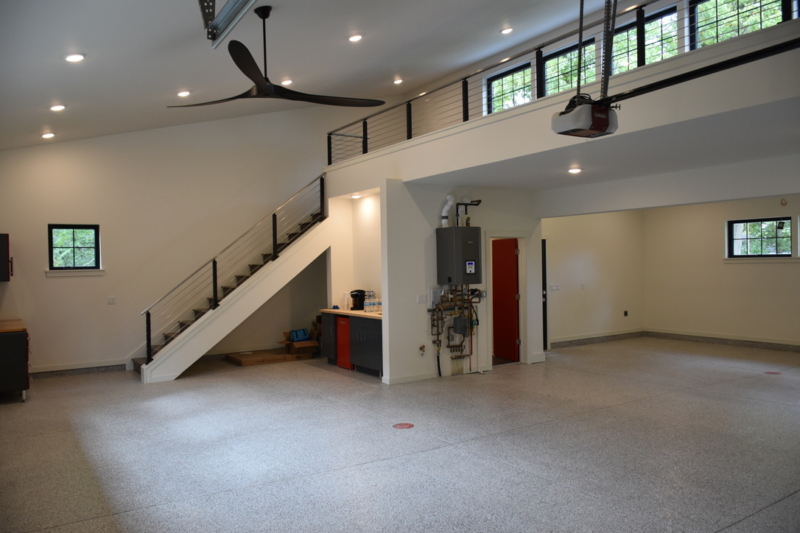 Modern Garage - PEA Builders